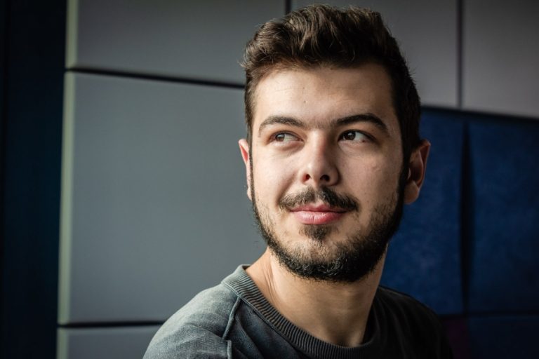 Ionuț Danci, unul dintre inventatorii husei care ne spune dacă stăm ...